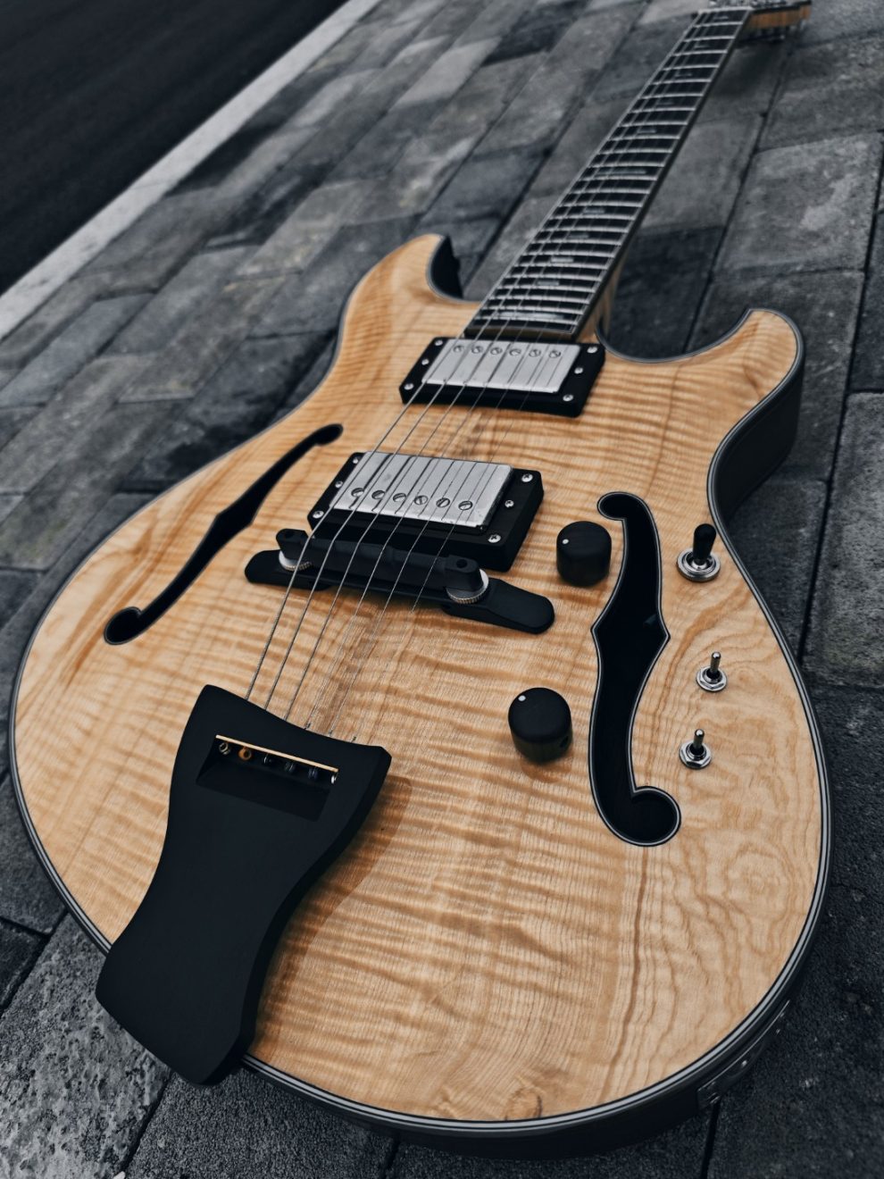 GH2 Maple/Walnut - Maxey Archtops